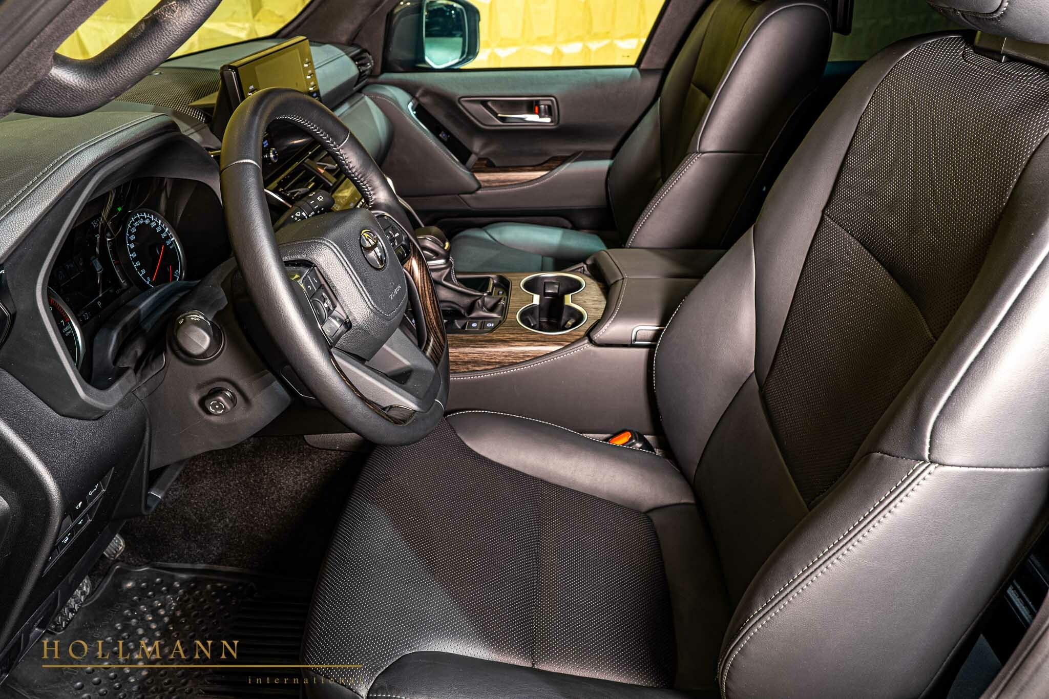 Toyota Land Cruiser 300 ARMOURED VR7/B6 - Hollmann International ...