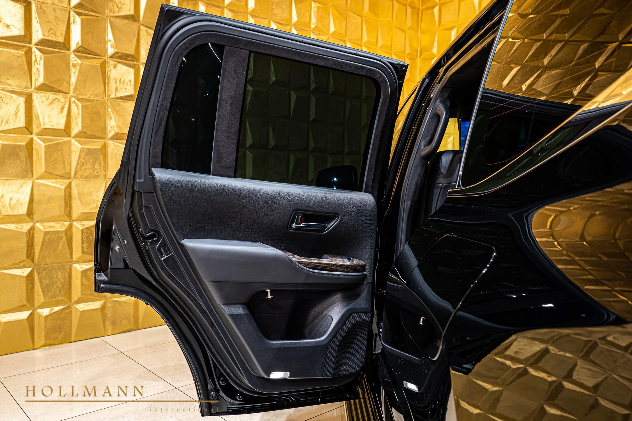 Toyota Land Cruiser 300 ARMOURED VR7/B6 - Hollmann International ...